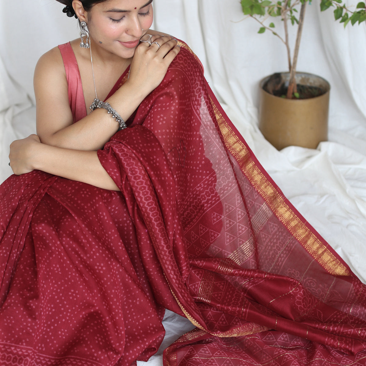 Alka : Barn Red Discharge Print Maheshwari Saree (Discharge Handblock ...