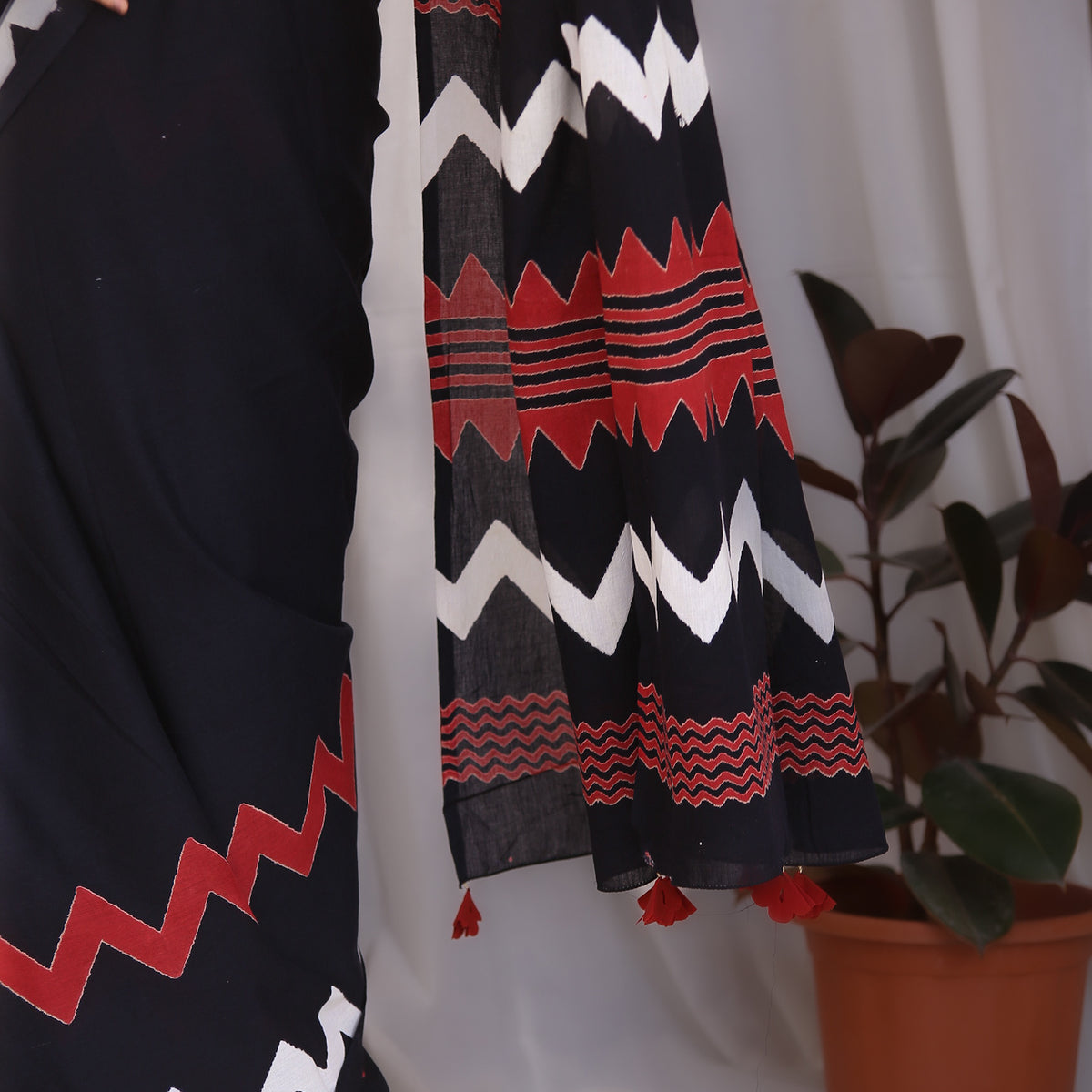Zigzag Discharge Block Printed Black Cotton Saree – Gray and Green Store